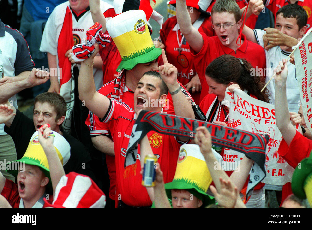 MANCHESTER UNITED FANS CELE VICTORY PARADE MANCHESTER 30 May 1999 Stock ...
