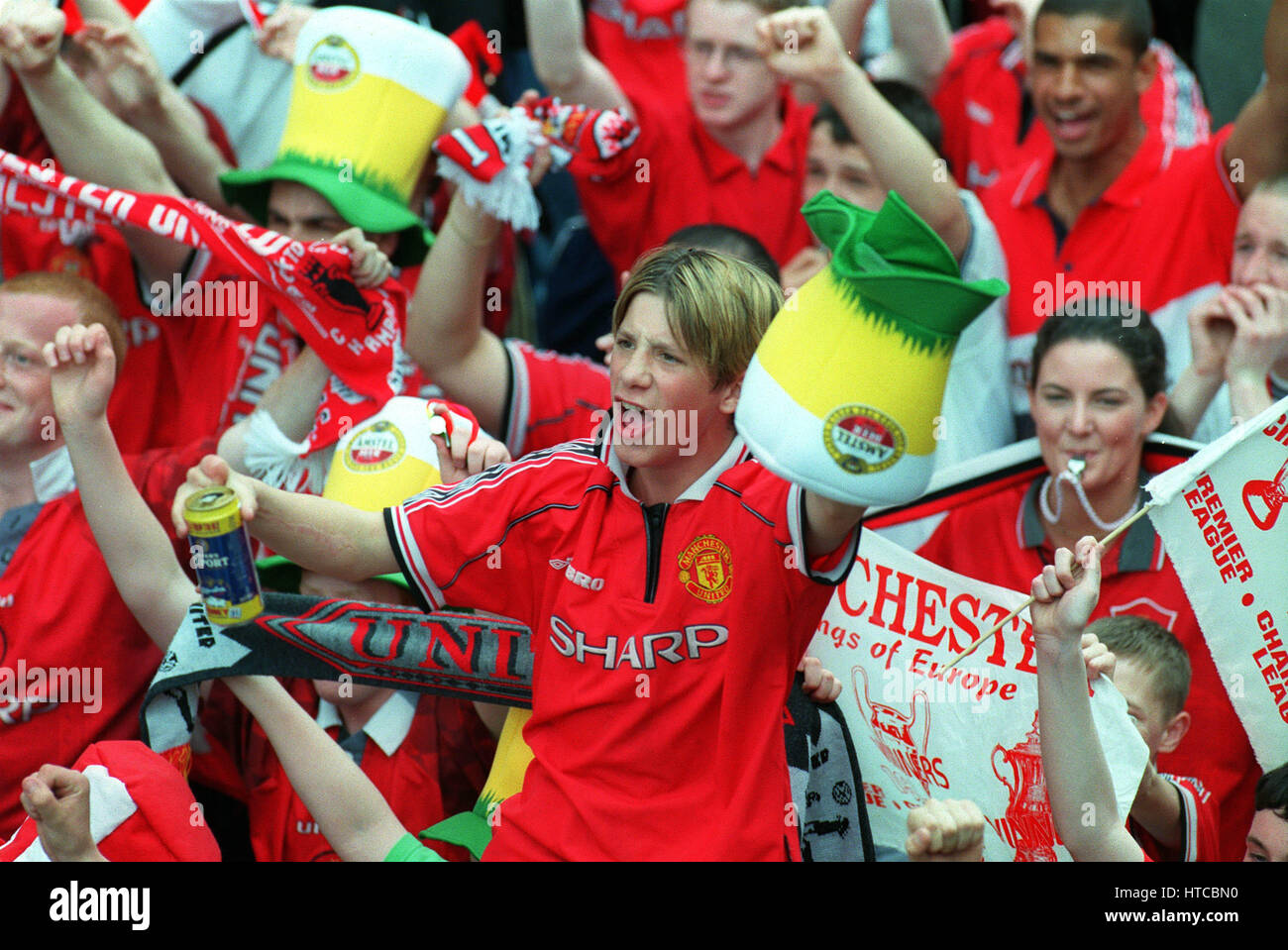 MANCHESTER UNITED FANS CELE VICTORY PARADE MANCHESTER 30 May 1999 Stock ...