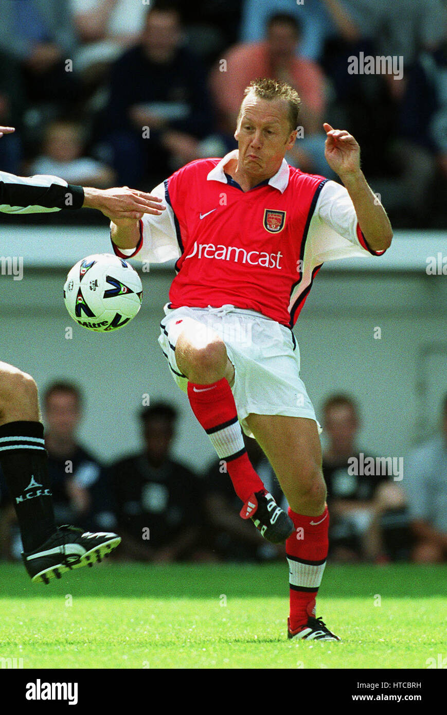 LEE DIXON ARSENAL FC 15 July 1999 Stock Photo - Alamy