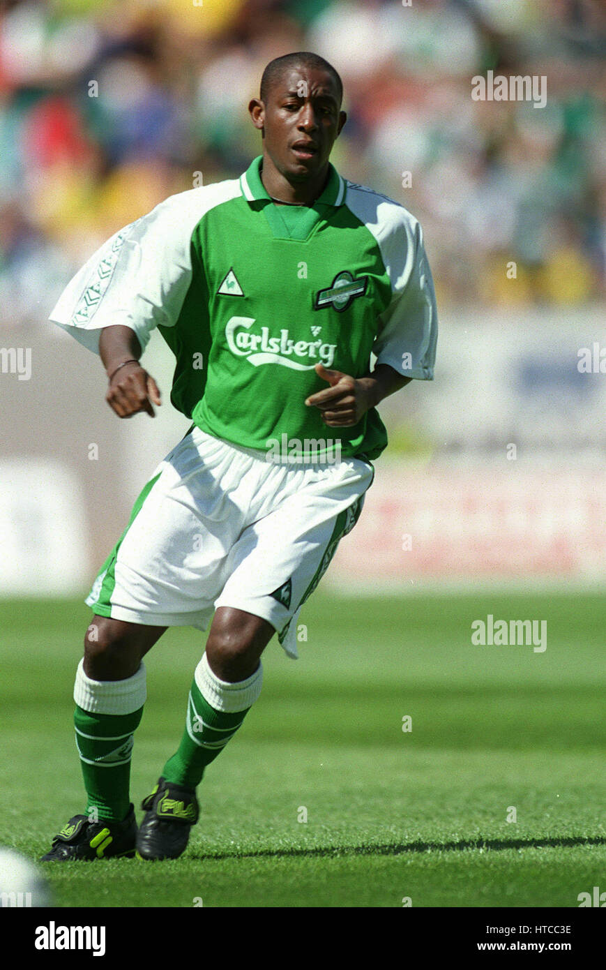 RUSSELL LATAPY HIBERNIAN FC 18 July 1999 Stock Photo - Alamy