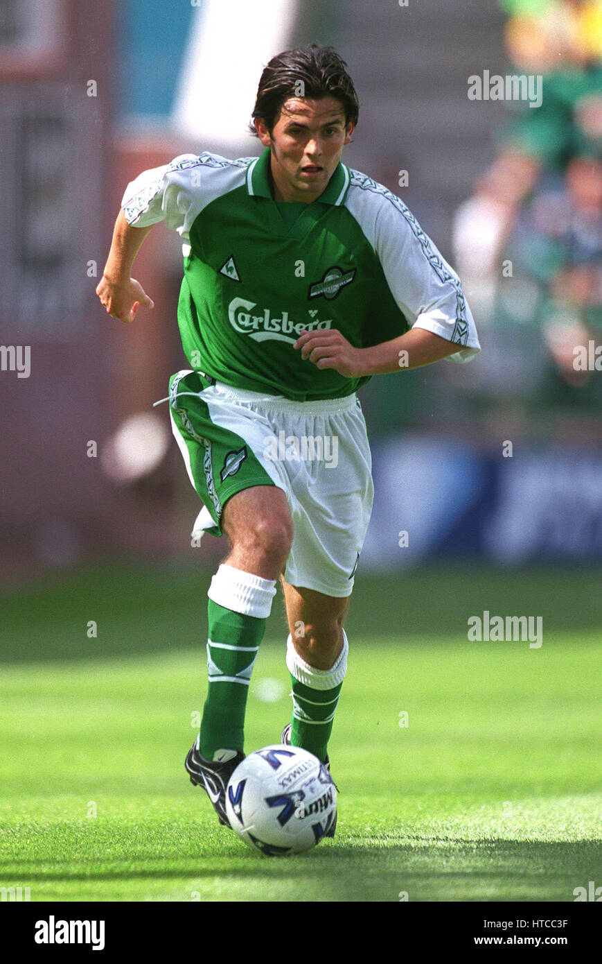 PAUL HARTLEY HIBERNIAN FC 18 July 1999 Stock Photo - Alamy