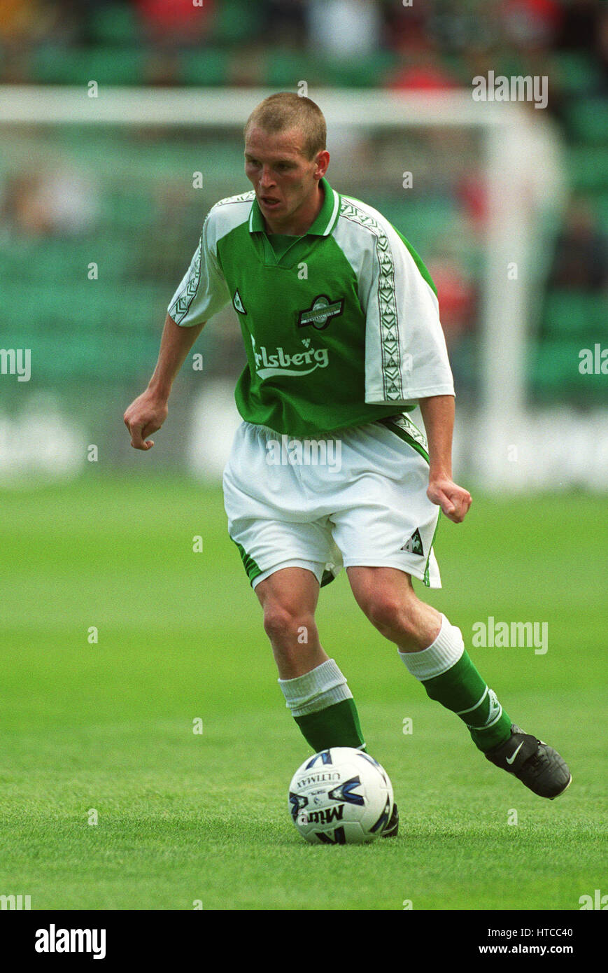 PAUL LOVERING HIBERNIAN FC 18 July 1999 Stock Photo - Alamy