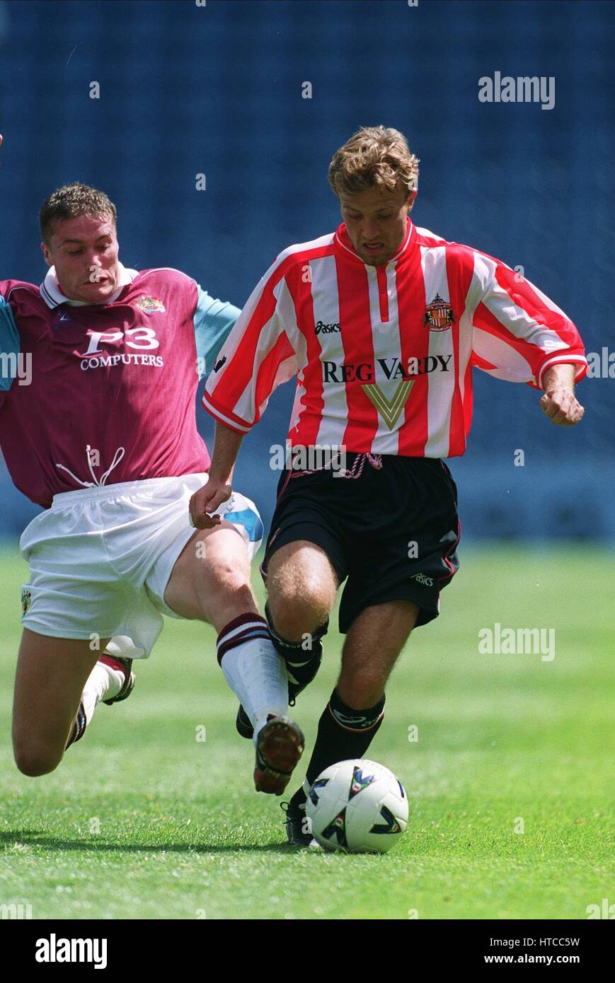 MICHAEL GRAY & ANDY COOKE BURNLEY V SUNDERLAND 25 July 1999 Stock Photo ...