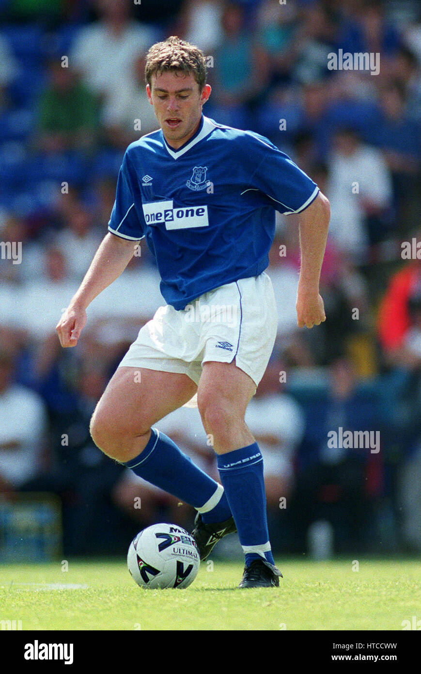 RICHARD DUNNE EVERTON FC 31 July 1999 Stock Photo - Alamy
