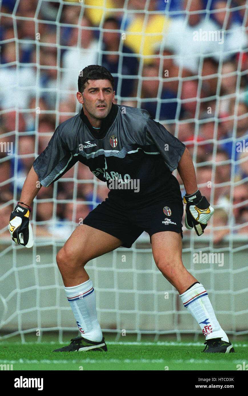 GIANLUCA PAGLIUCA BOLOGNA FC 31 July 1999 Stock Photo - Alamy