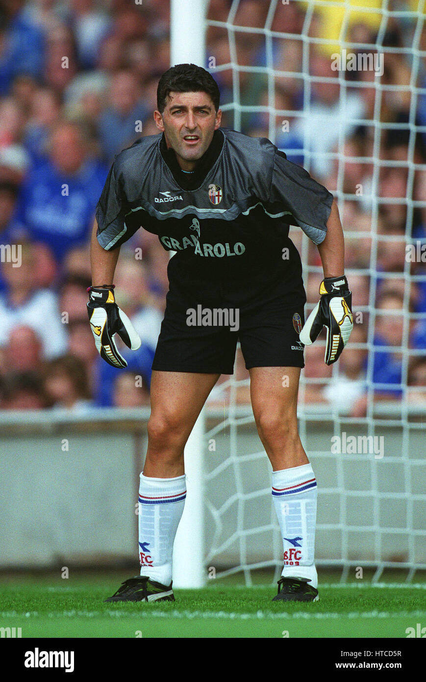 GIANLUCA PAGLIUCA BOLOGNA FC 31 July 1999 Stock Photo - Alamy