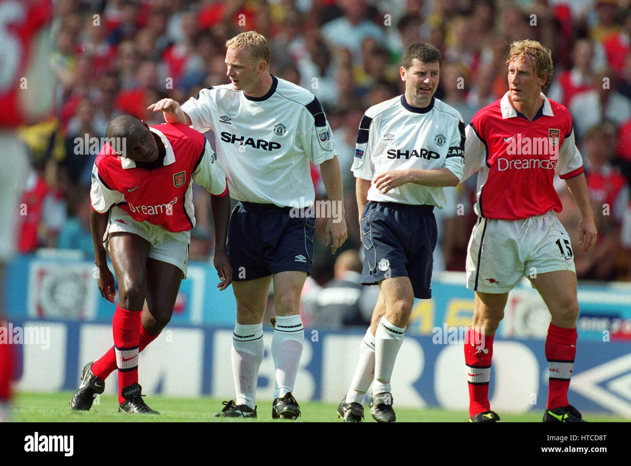 DAVID MAY & PATRICK VIEIRA ARSENAL V MANCHESTER UNITED 01 August 1999 ...