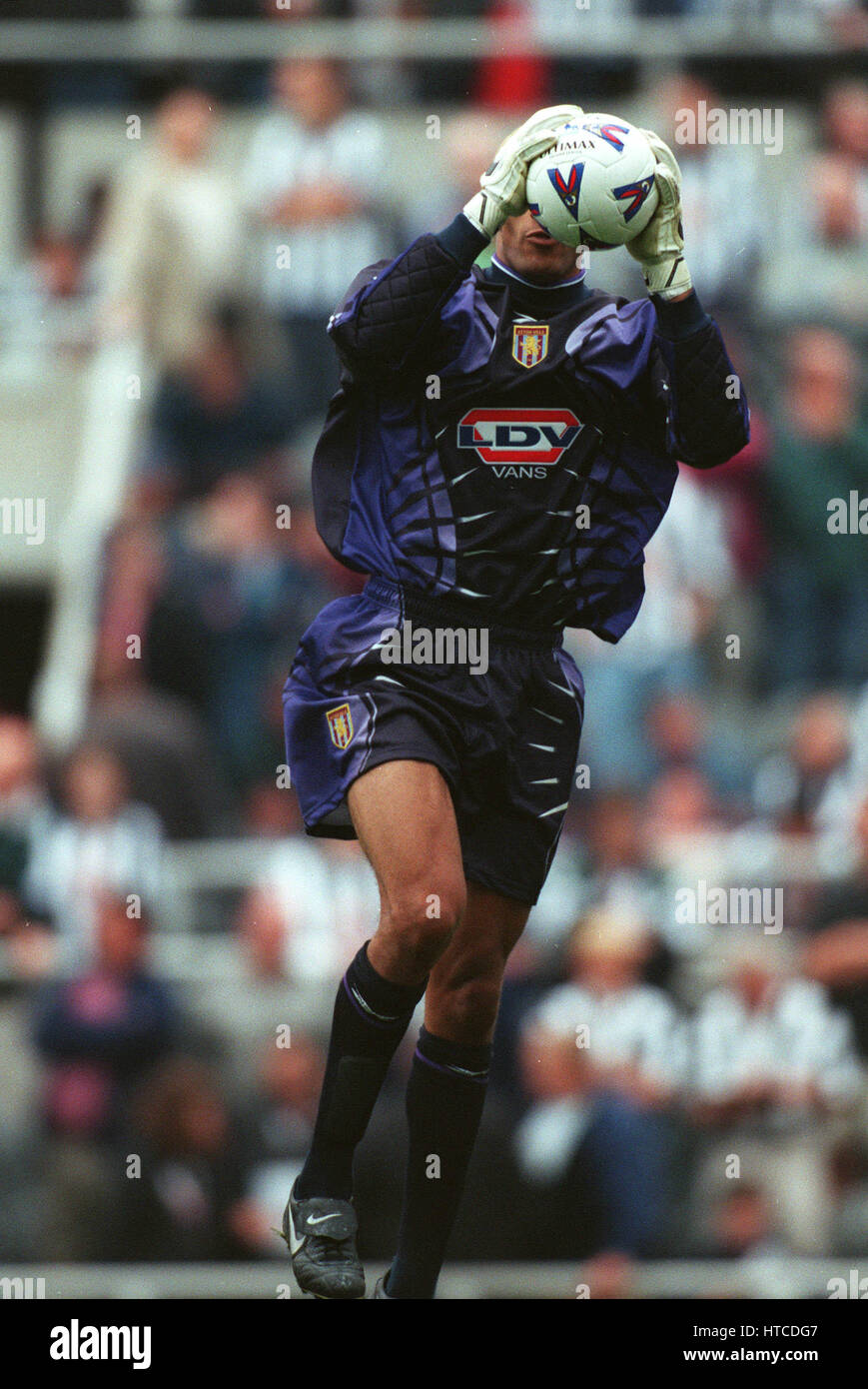 DAVID JAMES ASTON VILLA FC 07 August 1999 Stock Photo - Alamy