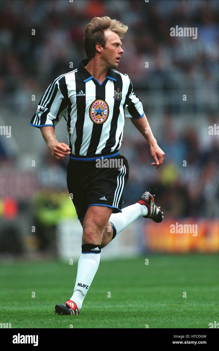 WARREN BARTON NEWCASTLE UNITED FC 07 August 1999 Stock Photo - Alamy