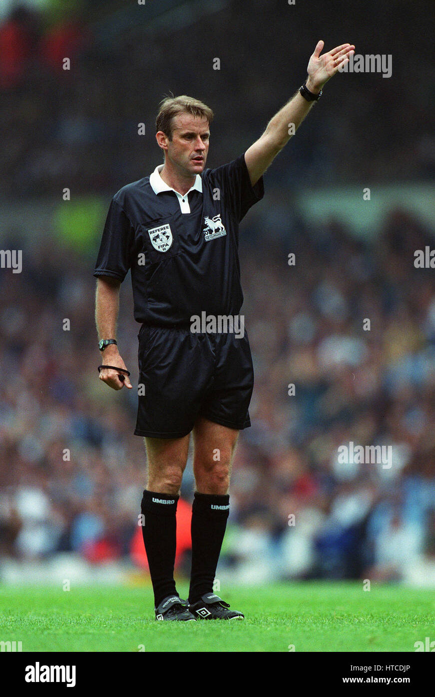 GRAHAM BARBER PREMIER LEAGUE REFEREE 07 August 1999 Stock Photo - Alamy