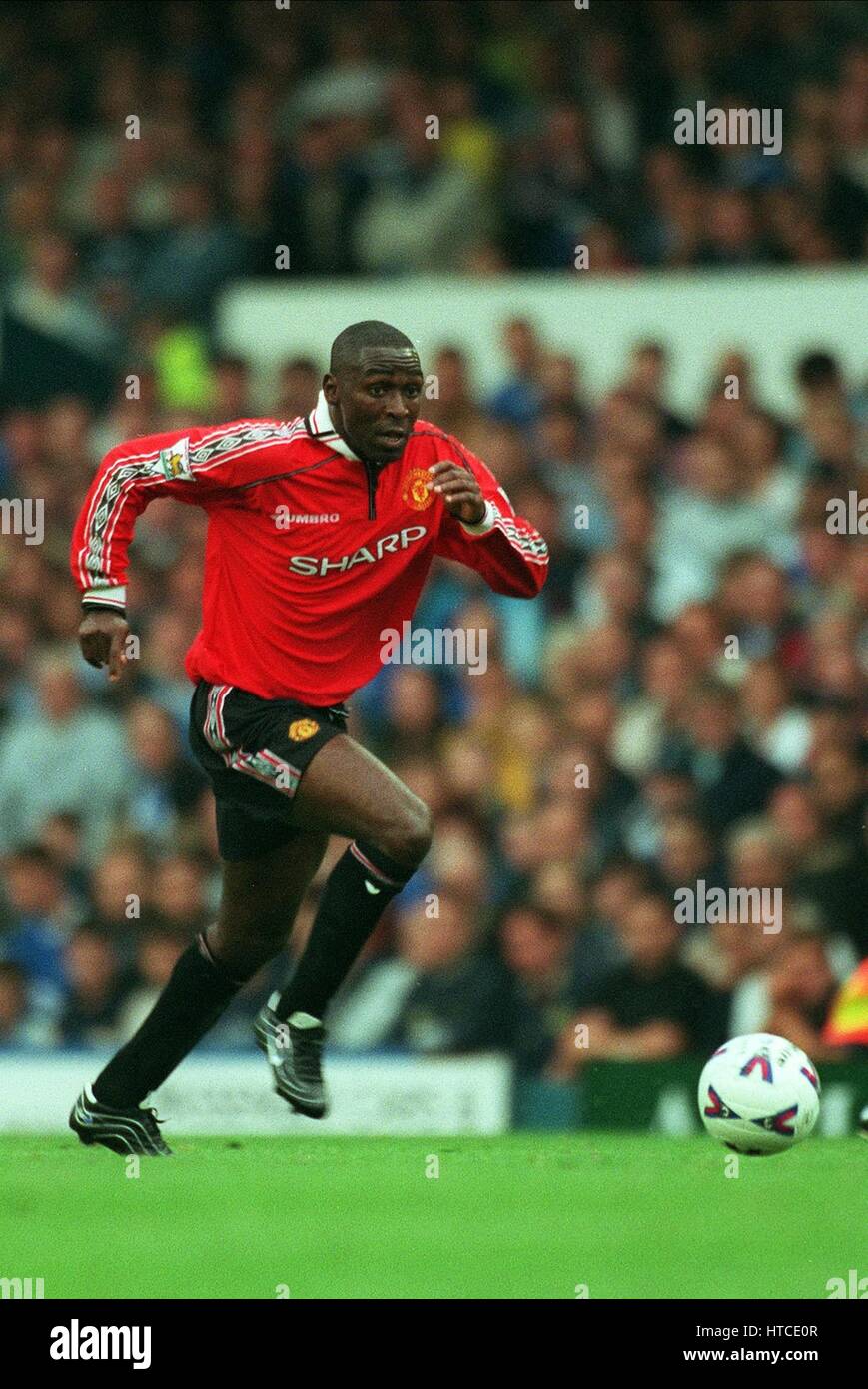 ANDY COLE MANCHESTER UNITED FC 08 August 1999 Stock Photo - Alamy