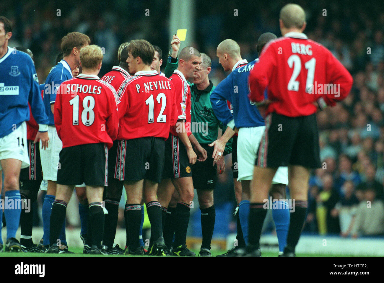 ROY KEANE YELLOW CARD EVERTON V MANCHESTER UNITED 08 August 1999 Stock ...