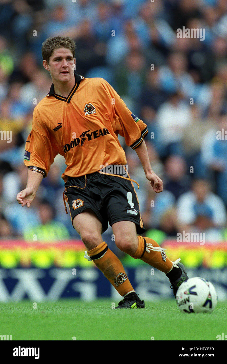 CARL ROBINSON WOLVERHAMPTON WANDERERS FC 08 August 1999 Stock Photo - Alamy