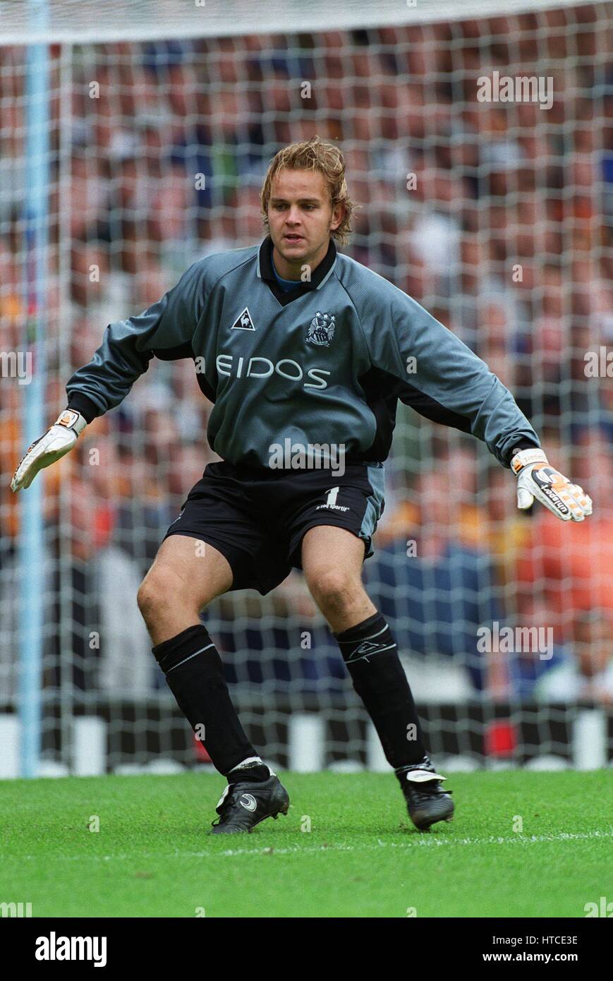 NICKY WEAVER MANCHESTER CITY FC 08 August 1999 Stock Photo - Alamy