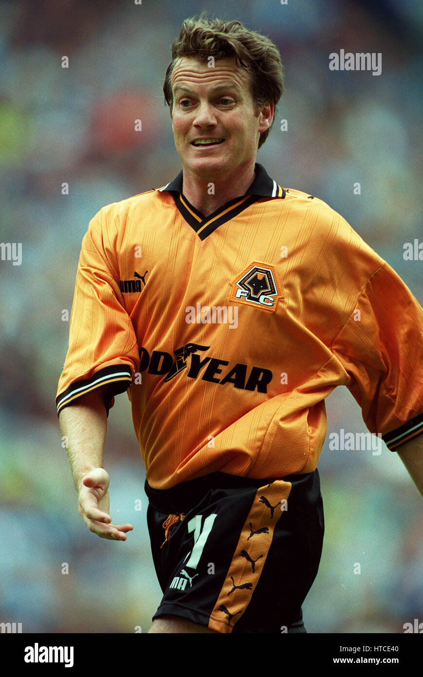 ANDY SINTON WOLVERHAMPTON WANDERERS FC 08 August 1999 Stock Photo - Alamy