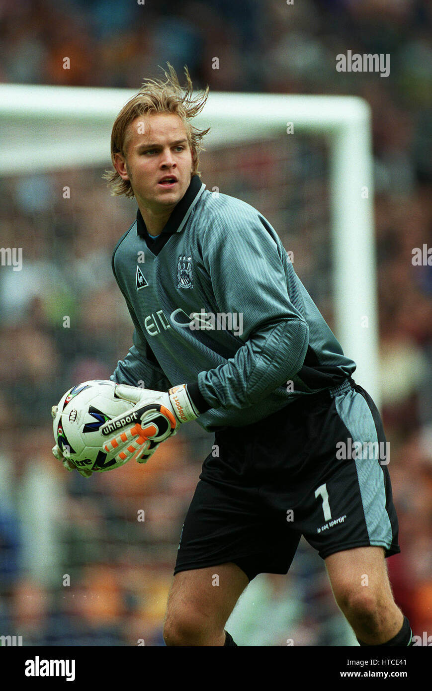 NICKY WEAVER MANCHESTER CITY FC 08 August 1999 Stock Photo - Alamy