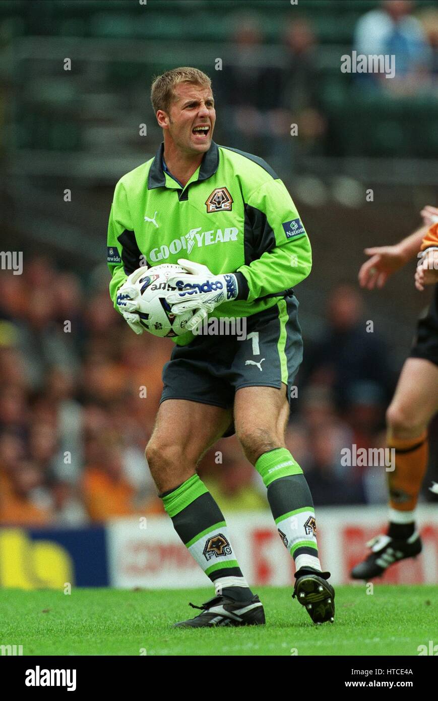 MIKE STOWELL WOLVERHAMPTON WANDERERS FC 08 August 1999 Stock Photo - Alamy