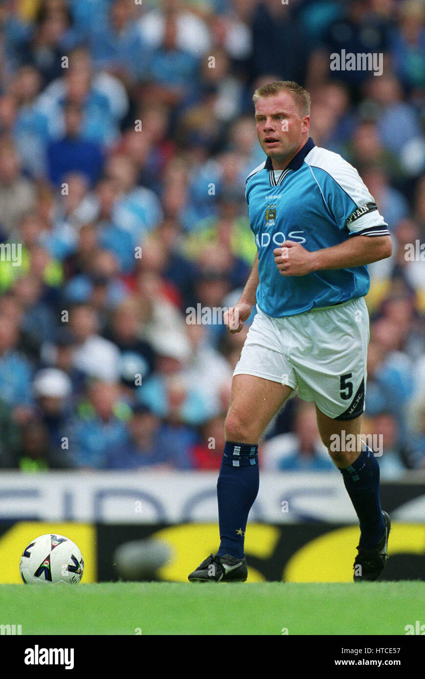ANDY MORRISON MANCHESTER CITY FC 08 August 1999 Stock Photo - Alamy