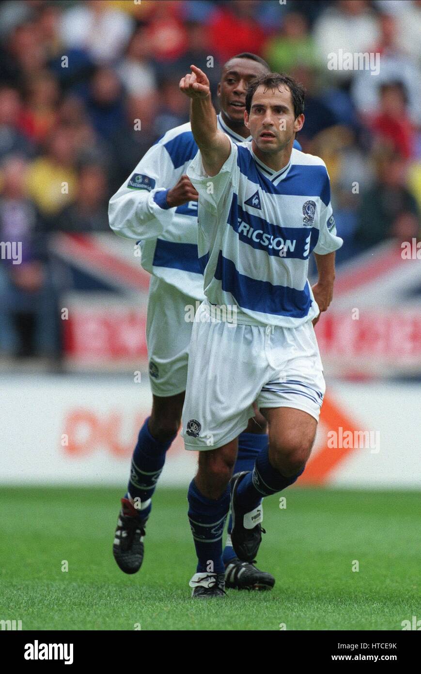 GAVIN PEACOCK QUEENS PARK RANGERS FC 14 August 1999 Stock Photo - Alamy