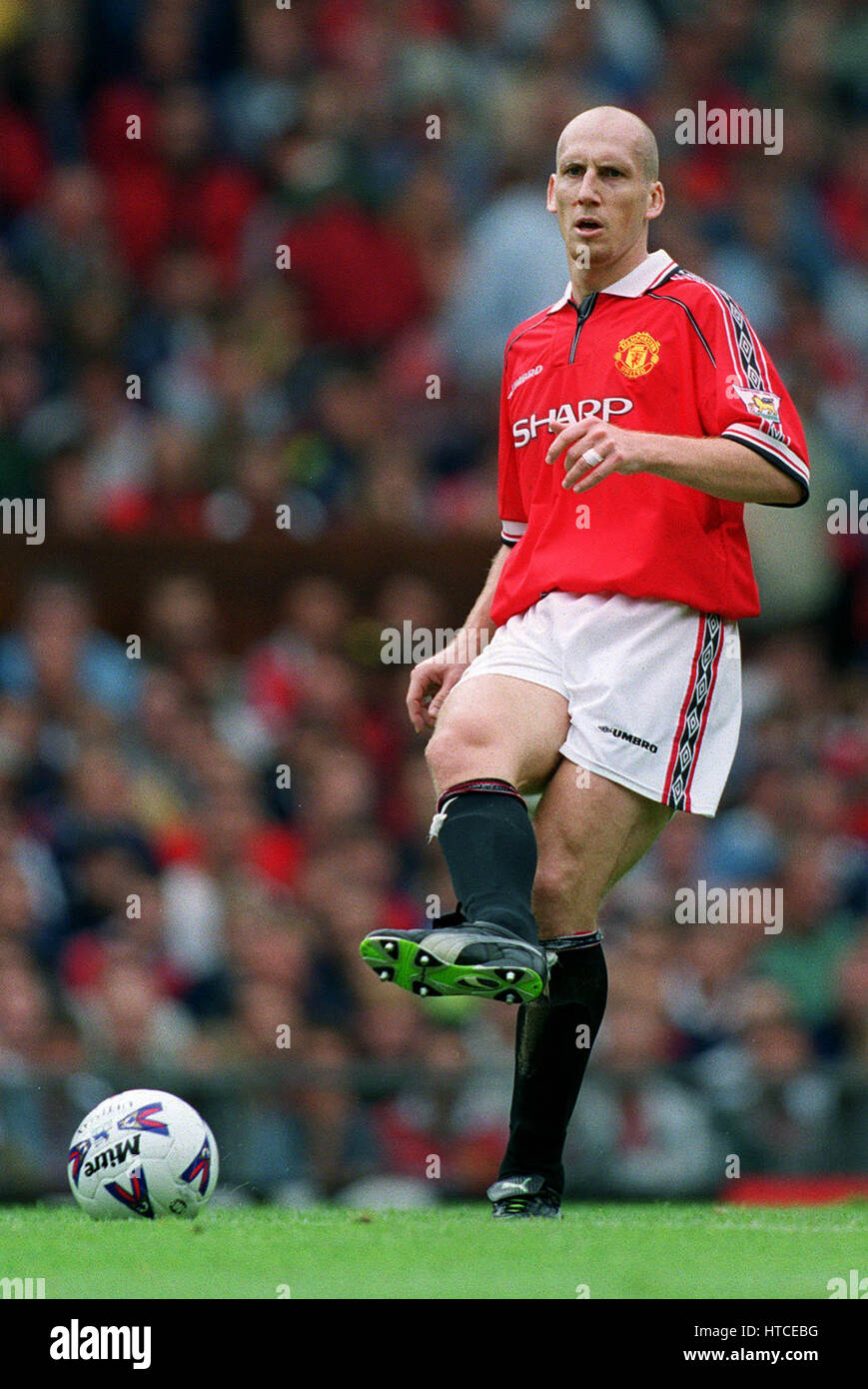 JAAP STAM MANCHESTER UNITED FC 14 August 1999 Stock Photo - Alamy