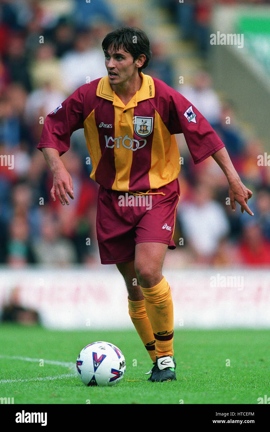 GARETH WHALLEY BRADFORD CITY FC 14 August 1999 Stock Photo - Alamy