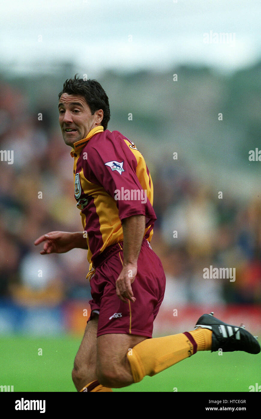 DEAN SAUNDERS BRADFORD CITY FC 14 August 1999 Stock Photo - Alamy