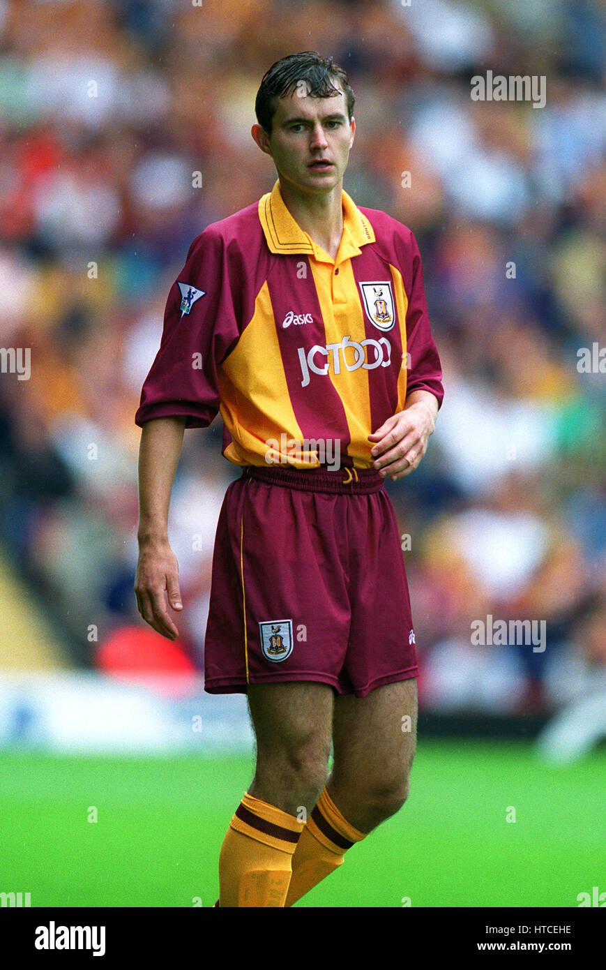 DAVID WETHERALL BRADFORD CITY FC 14 August 1999 Stock Photo - Alamy