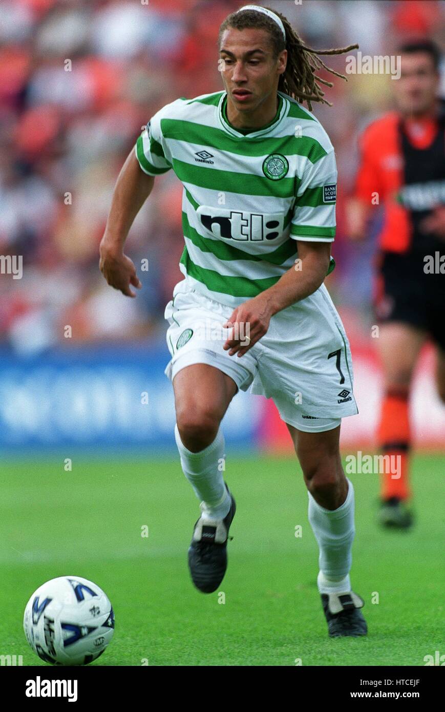 HENRIK LARSSON GLASGOW CELTIC FC 15 August 1999 Stock Photo - Alamy