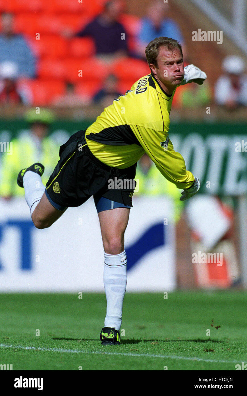 JONATHAN GOULD GLASGOW CELTIC FC 15 August 1999 Stock Photo - Alamy