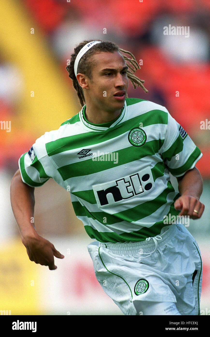 HENRIK LARSSON GLASGOW CELTIC FC 15 August 1999 Stock Photo - Alamy