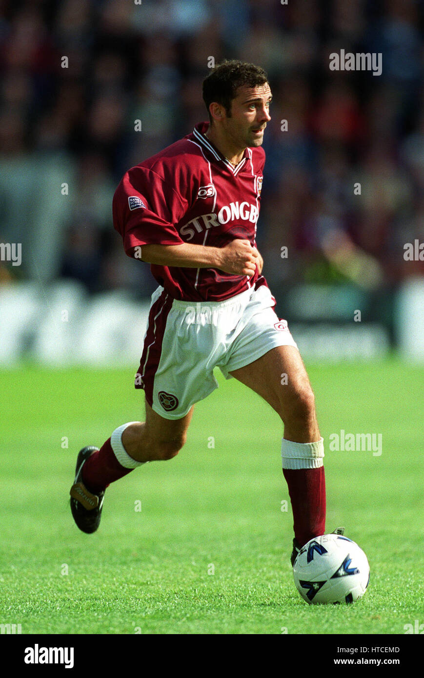 COLIN CAMERON HEARTS OF MIDLOTHIAN FC 14 August 1999 Stock Photo - Alamy