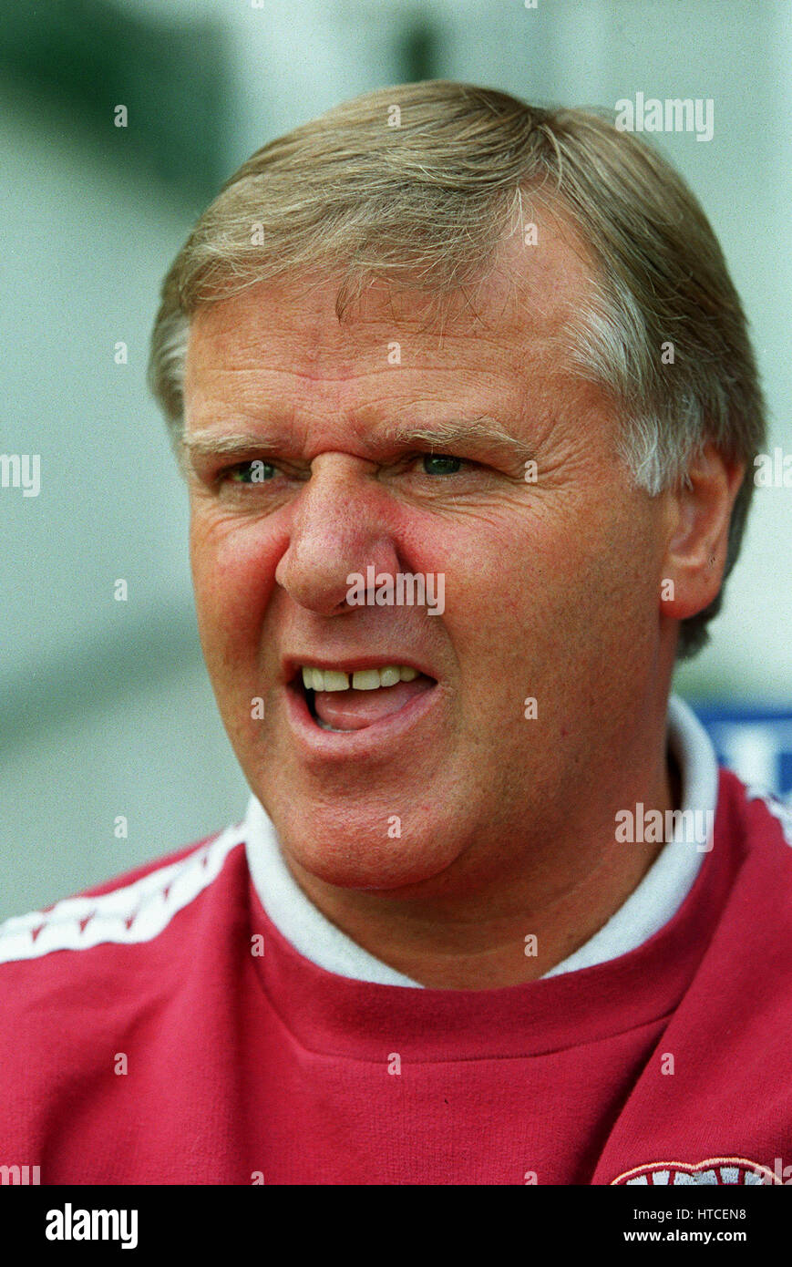 JIM JEFFERIES HEARTS FC MANAGER 14 August 1999 Stock Photo - Alamy