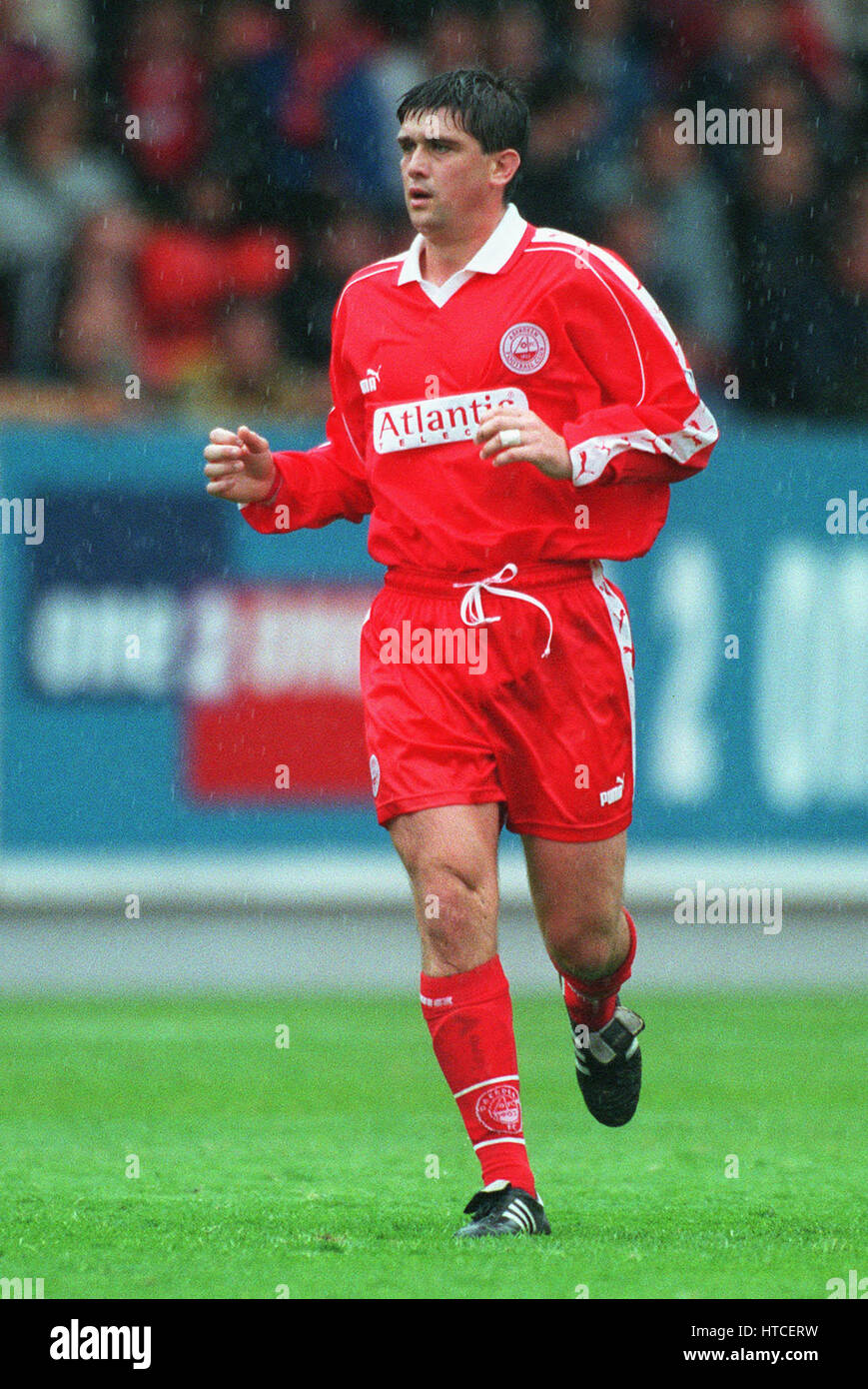 NIGEL PEPPER ABERDEEN FC 14 August 1999 Stock Photo - Alamy