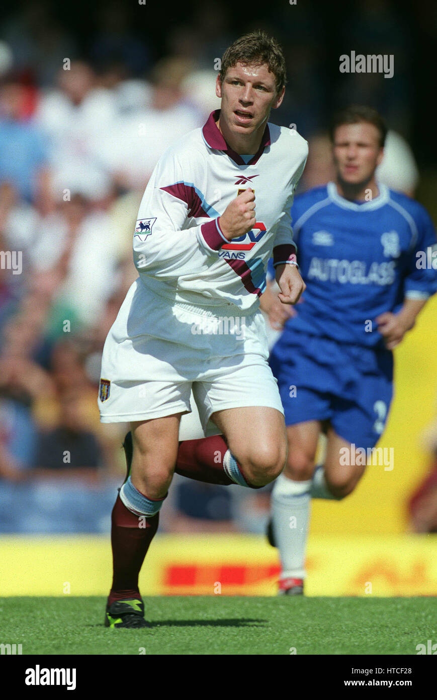 ALAN THOMPSON ASTON VILLA FC 21 August 1999 Stock Photo - Alamy