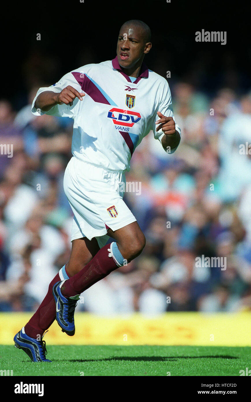 DION DUBLIN ASTON VILLA FC 21 August 1999 Stock Photo - Alamy