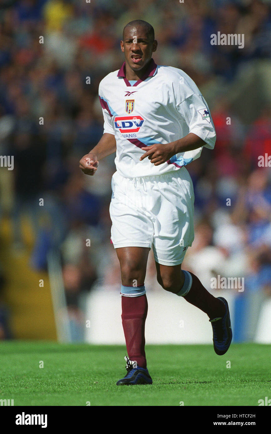 DION DUBLIN ASTON VILLA FC 21 August 1999 Stock Photo - Alamy