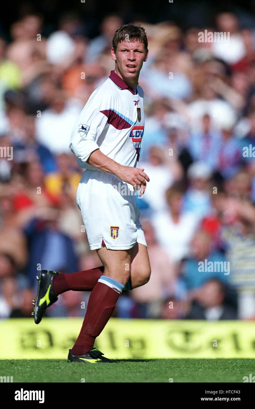 ALAN THOMPSON ASTON VILLA FC 21 August 1999 Stock Photo - Alamy
