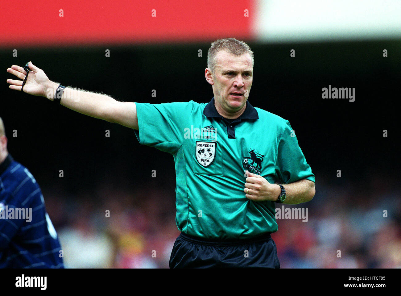 GRAHAM POLL PREMIER LEAGUE REFEREE 22 August 1999 Stock Photo - Alamy