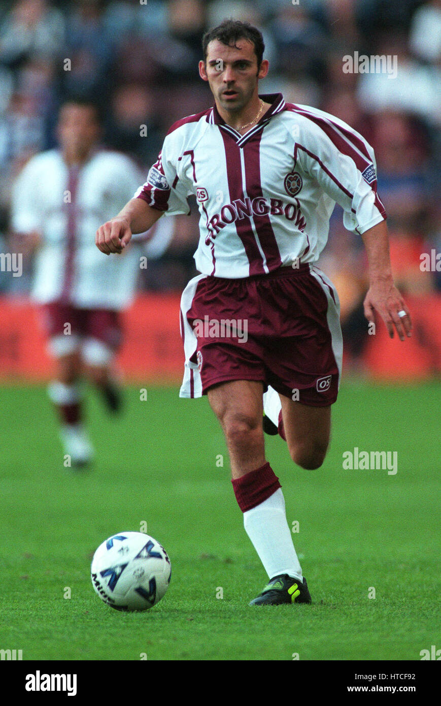 COLIN CAMERON HEARTS OF MIDLOTHIAN FC 22 August 1999 Stock Photo - Alamy