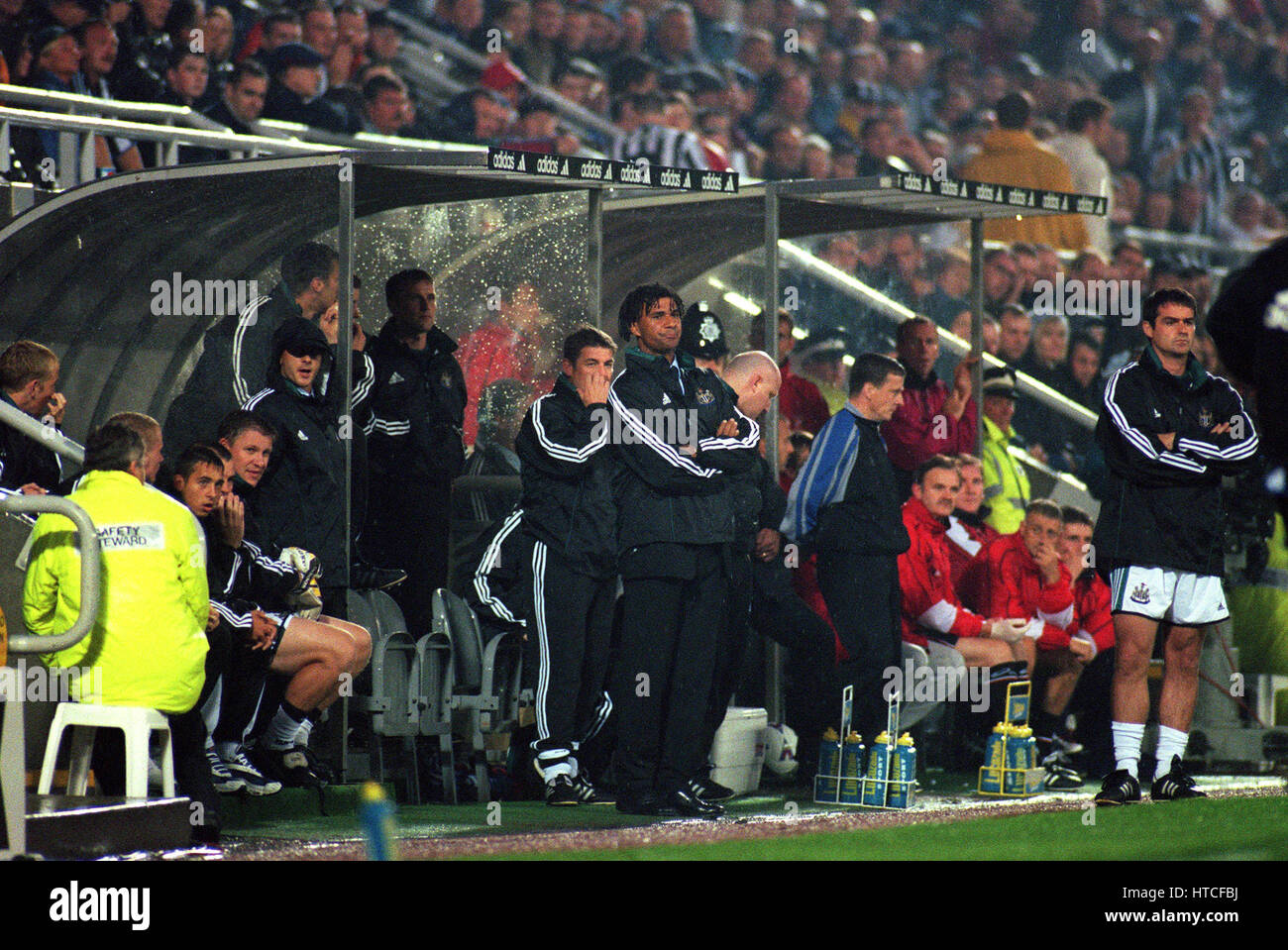 RUUD GULLIT NEWCASTLE UNITED FC MANAGER 25 August 1999 Stock Photo - Alamy