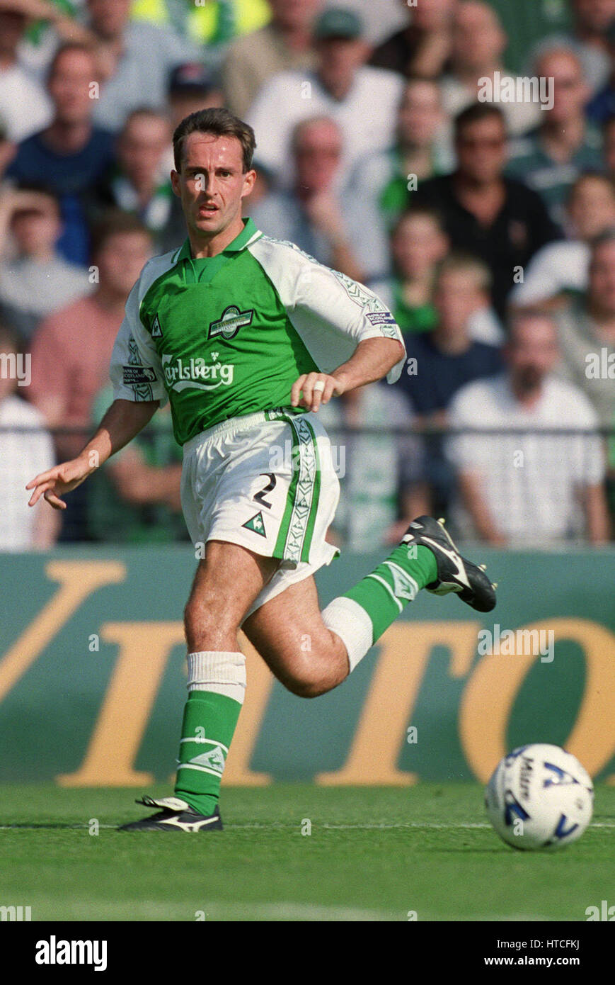 DEREK COLLINS HIBERNIAN FC 28 August 1999 Stock Photo - Alamy