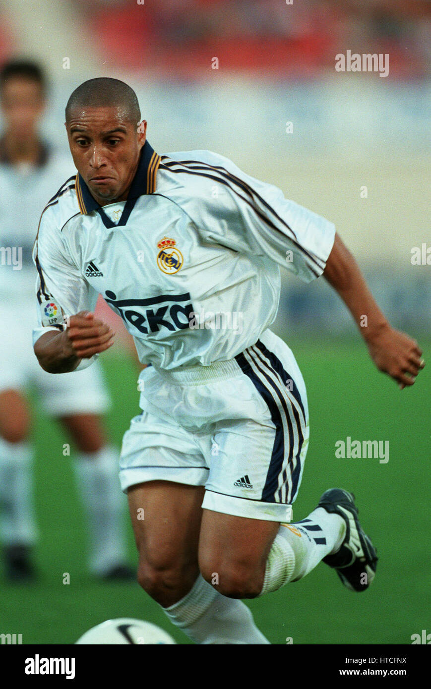 Roberto carlos real madrid 1999 hi-res stock photography and images - Alamy Roberto carlos real madrid 1999 hi-res stock photography and images - Alamy
