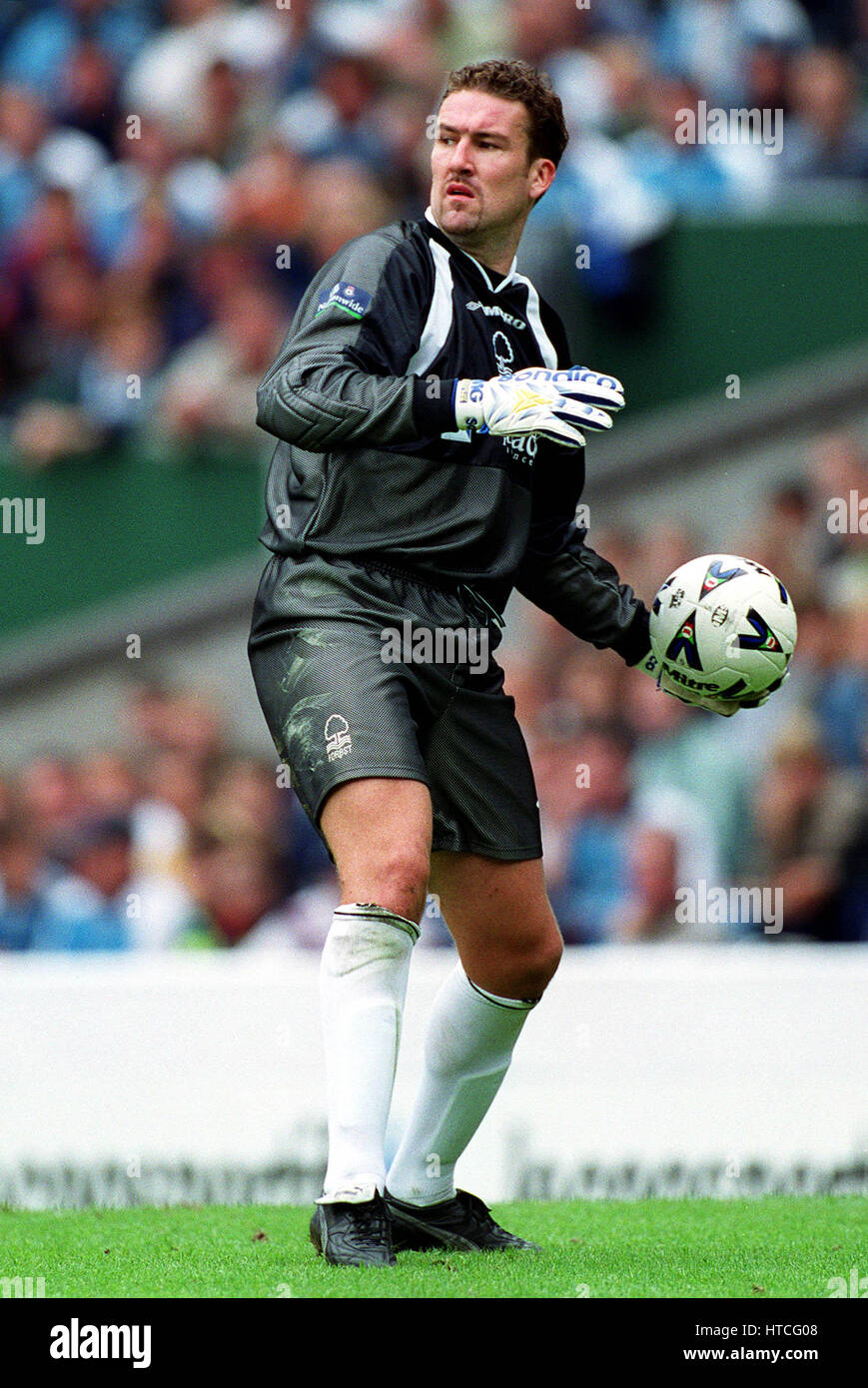 MARK CROSSLEY NOTTINGHAM FOREST FC 29 August 1999 Stock Photo - Alamy