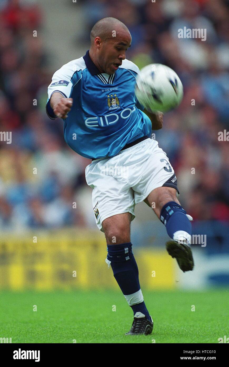 RICHARD EDGHILL MANCHESTER CITY FC 29 August 1999 Stock Photo - Alamy
