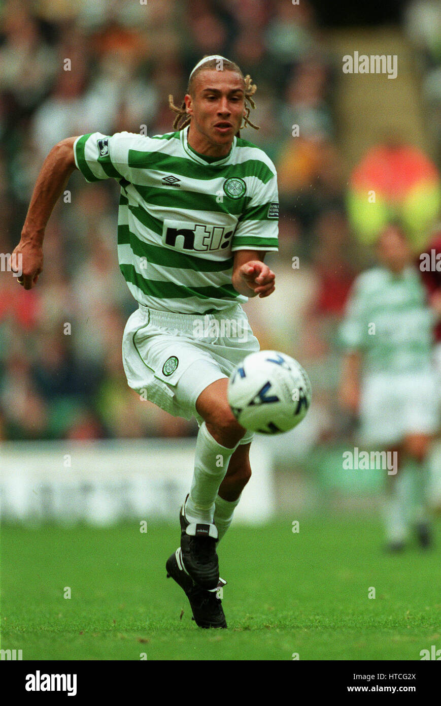 HENRIK LARSSON GLASGOW CELTIC FC 29 August 1999 Stock Photo - Alamy