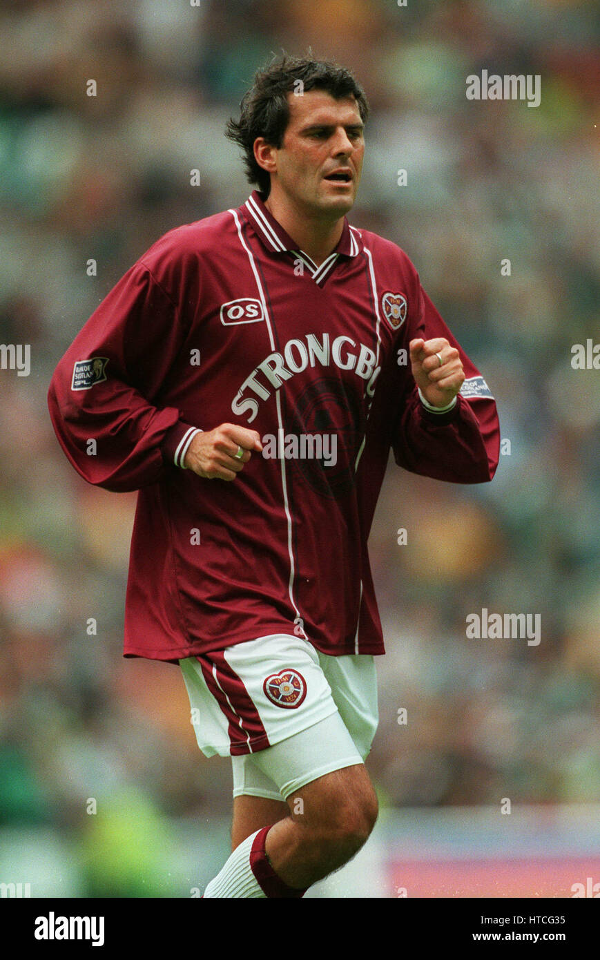 DARREN JACKSON HEARTS OF MIDLOTHIAN FC 29 August 1999 Stock Photo - Alamy