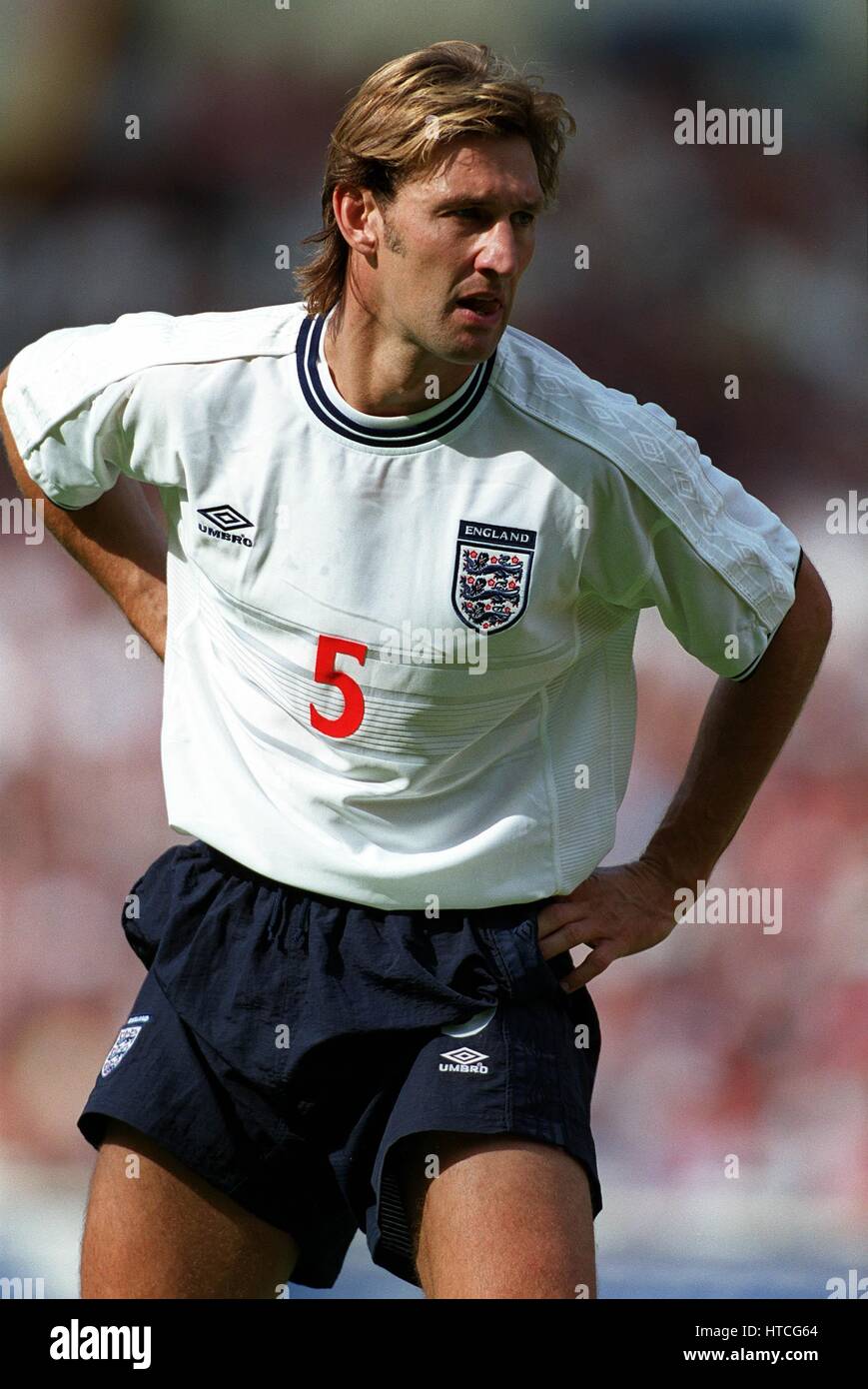 TONY ADAMS ENGLAND & ARSENAL FC 04 September 1999 Stock Photo - Alamy