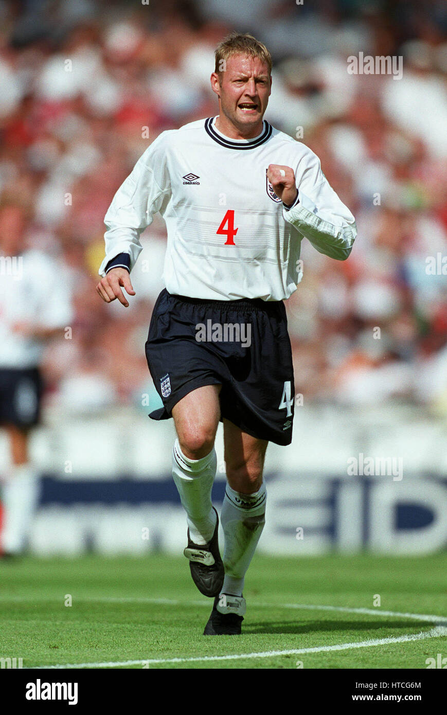 DAVID BATTY ENGLAND & LEEDS UNITED FC 04 September 1999 Stock Photo - Alamy