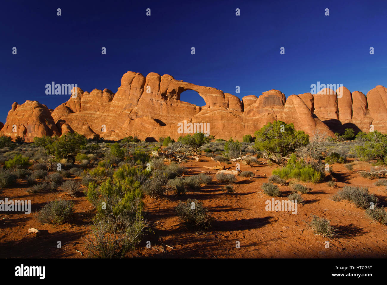 Skyline arch arches national park hi-res stock photography and images ...