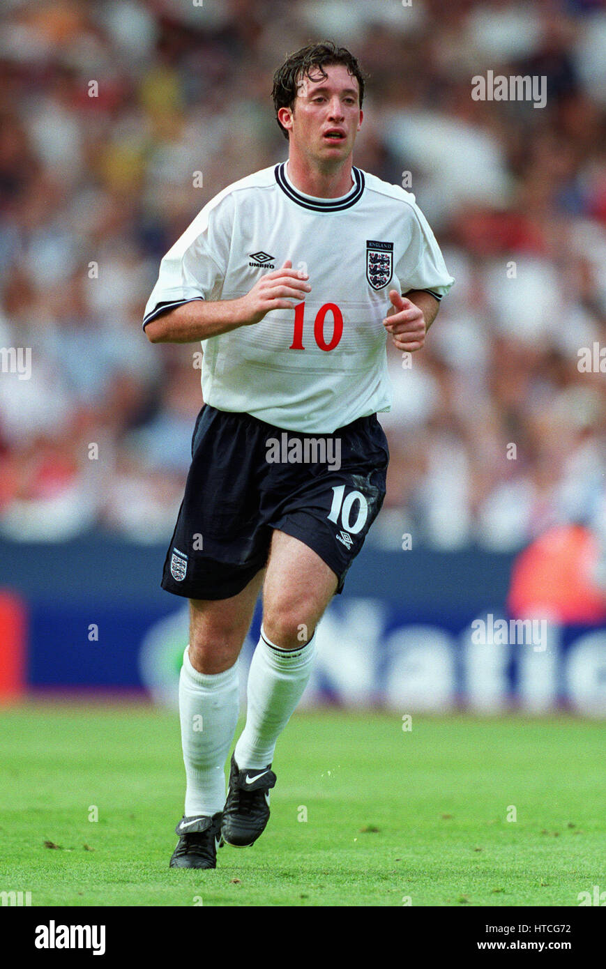 ROBBIE FOWLER ENGLAND & LIVERPOOL FC 04 September 1999 Stock Photo - Alamy